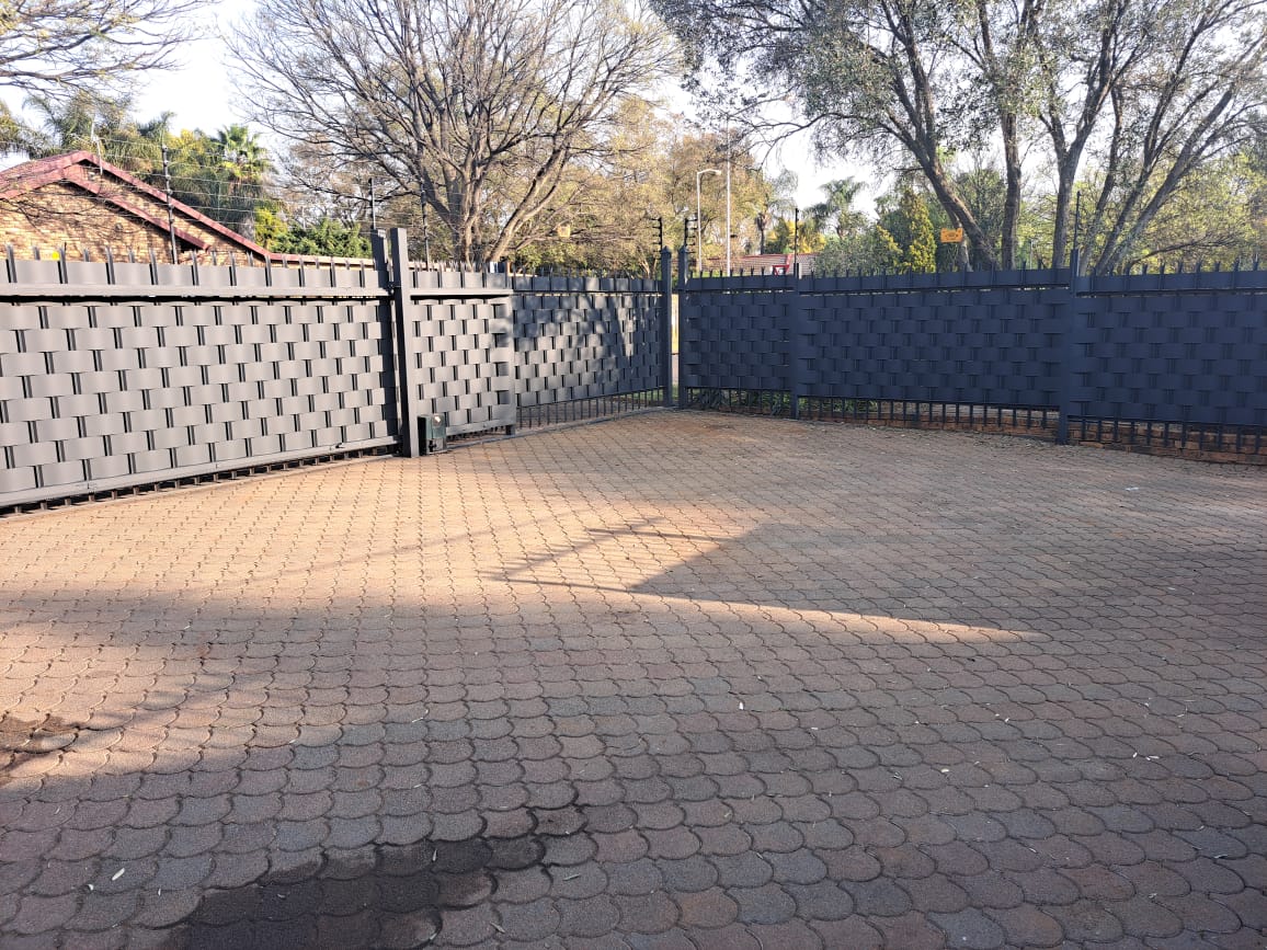 Palisade Weaving Installation – Elarduspark, Charcoal - Wicked Weaving